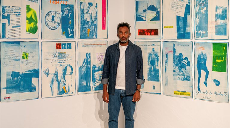 Artista angolano expõe colonização em Portugal • Terras do Homem